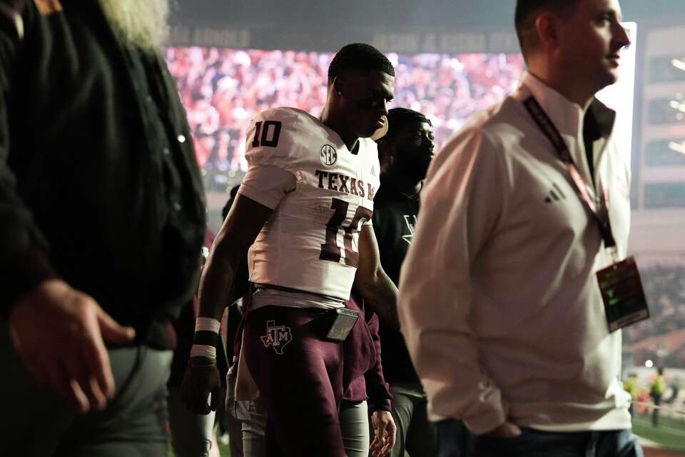 Texas' Michael Taaffe closes DKR career with interception vs. A&M