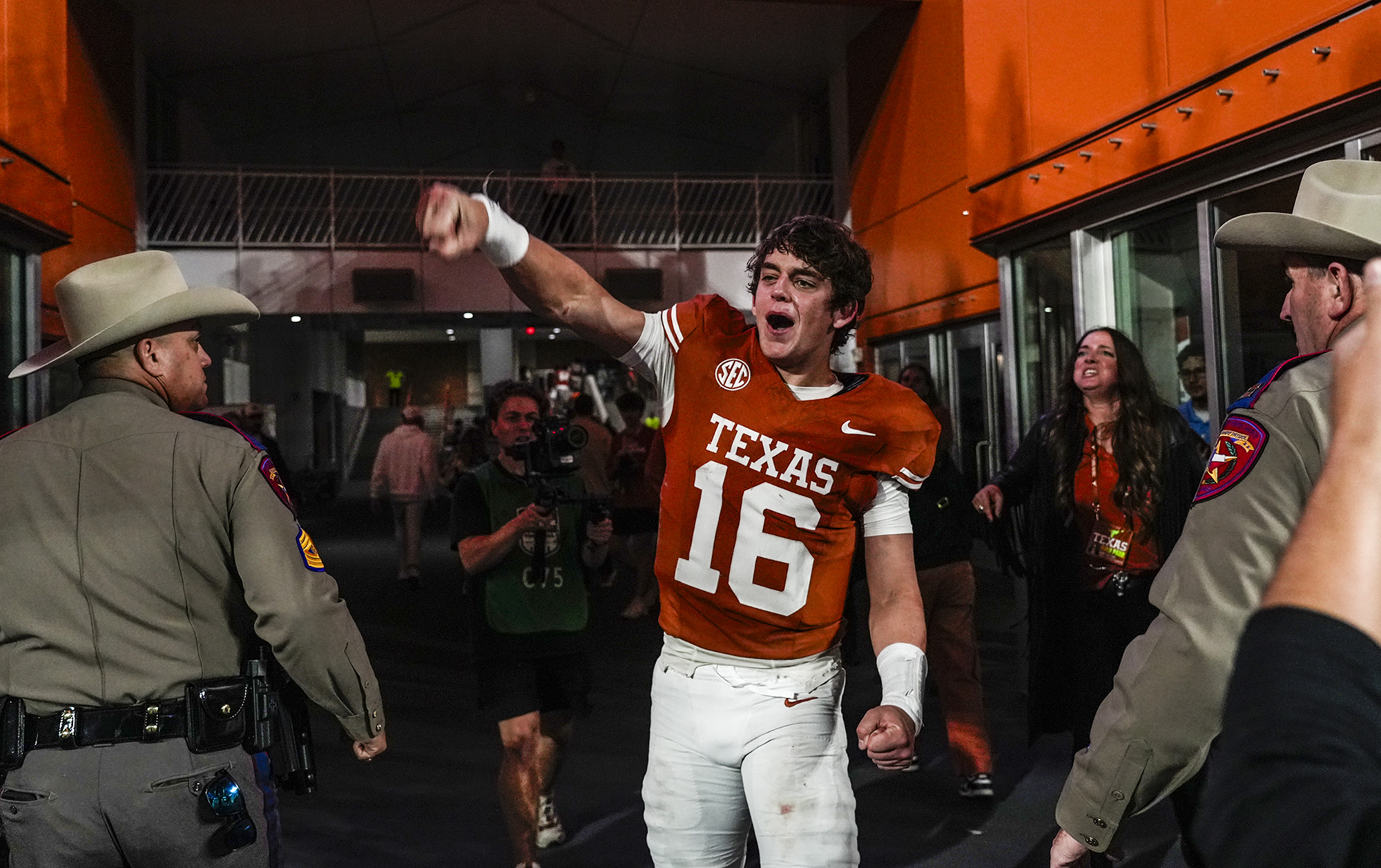 Texas vs Texas A&M: Arch Manning shows warts, winning habits vs Aggies