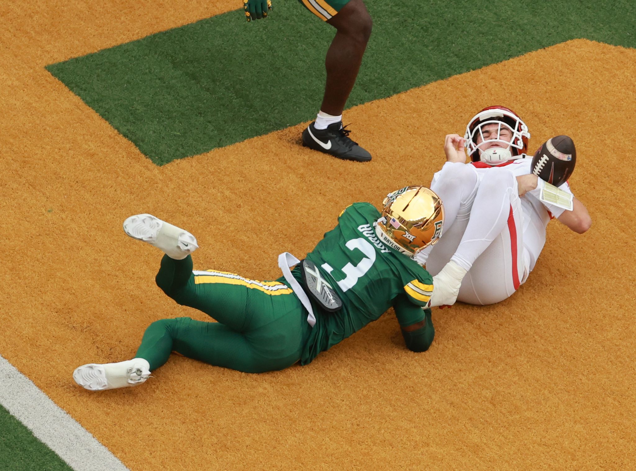 Conner Weigman accounts for 3 TDs as Houston wraps up 9-win regular ...
