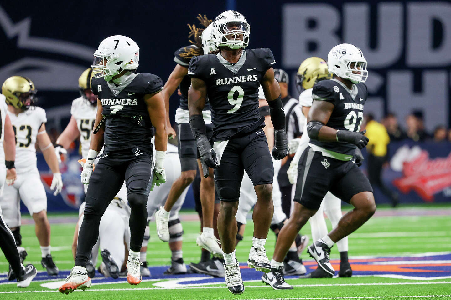 UTSA football's Alamodome streak snapped as Army struggles persist