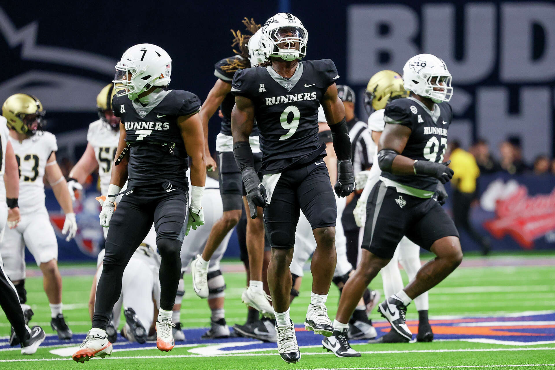 UTSA football's Alamodome streak snapped as Army struggles persist