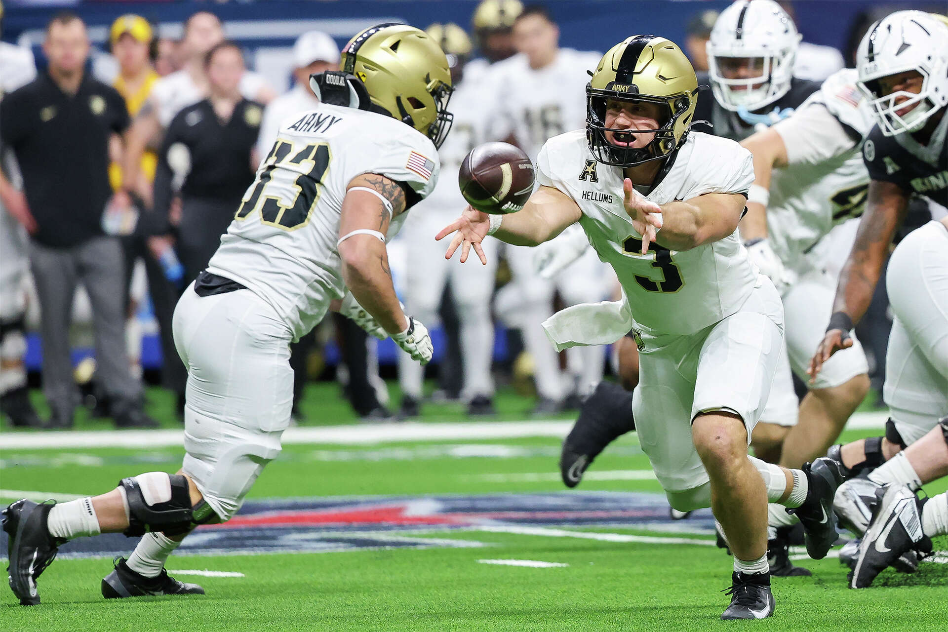 UTSA football's Alamodome streak snapped as Army struggles persist