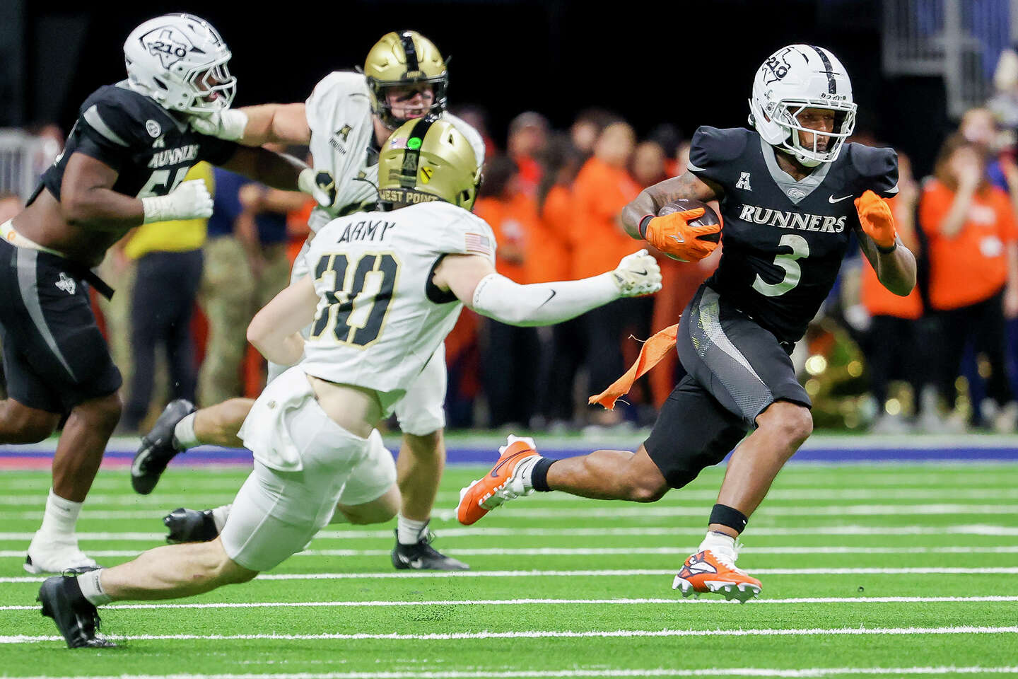 Robert Henry set to represent UTSA in East-West Shrine Bowl