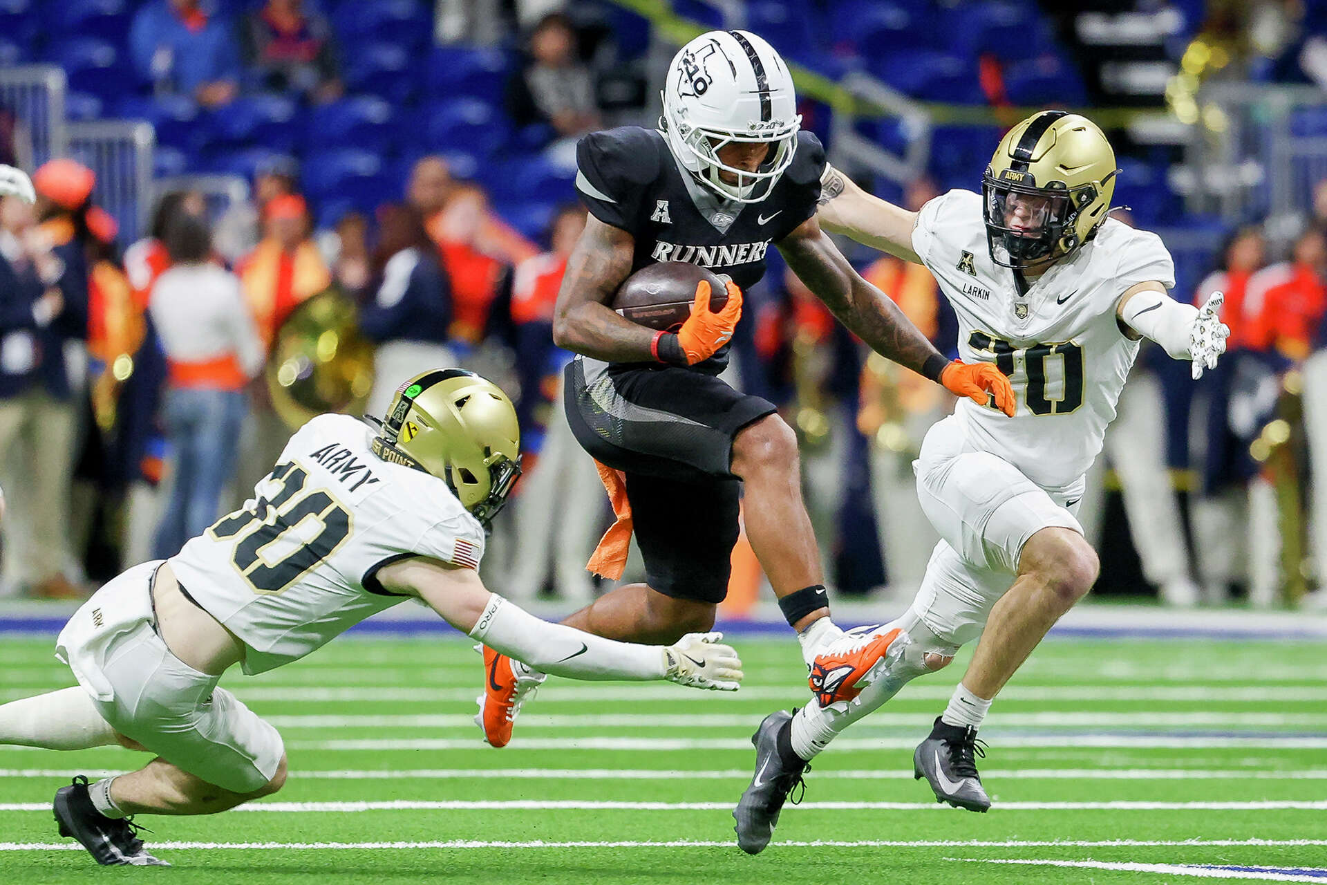 UTSA football's Alamodome streak snapped as Army struggles persist