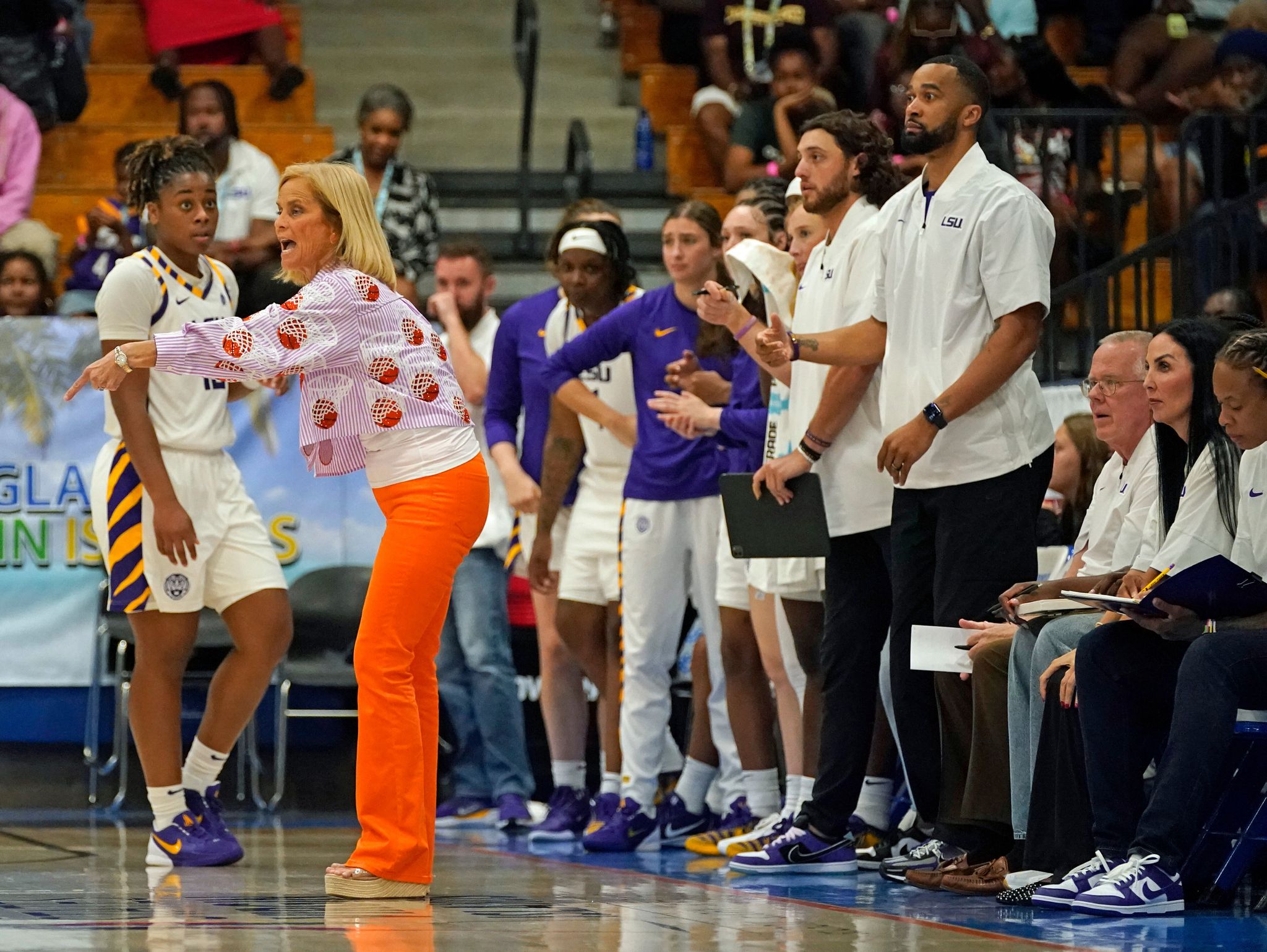 Flau’Jae Johnson leads No. 5 LSU over Washington State 112-35 for 8th ...