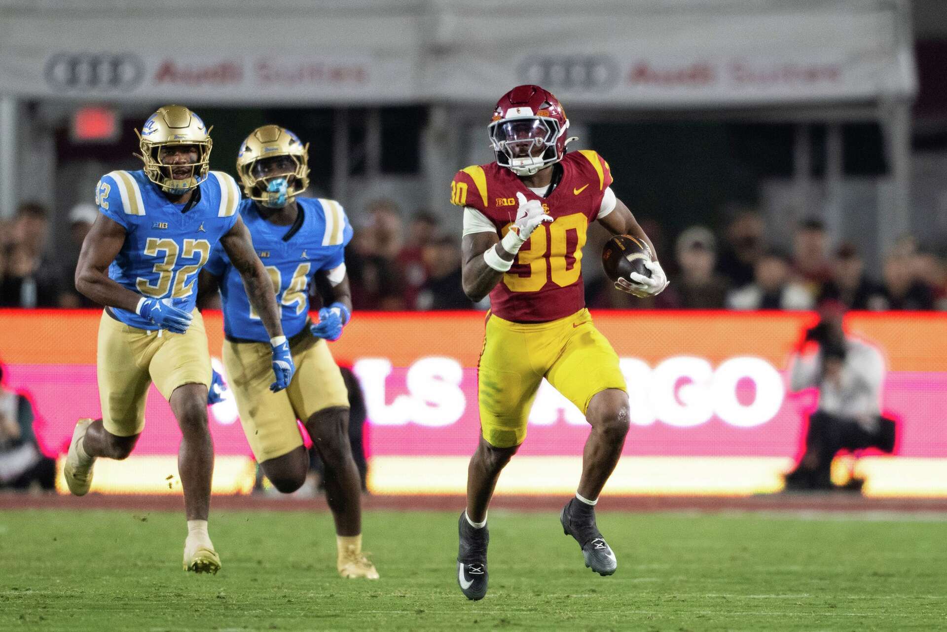 Makai Lemon catches big TD pass after benching, and No. 19 USC races ...