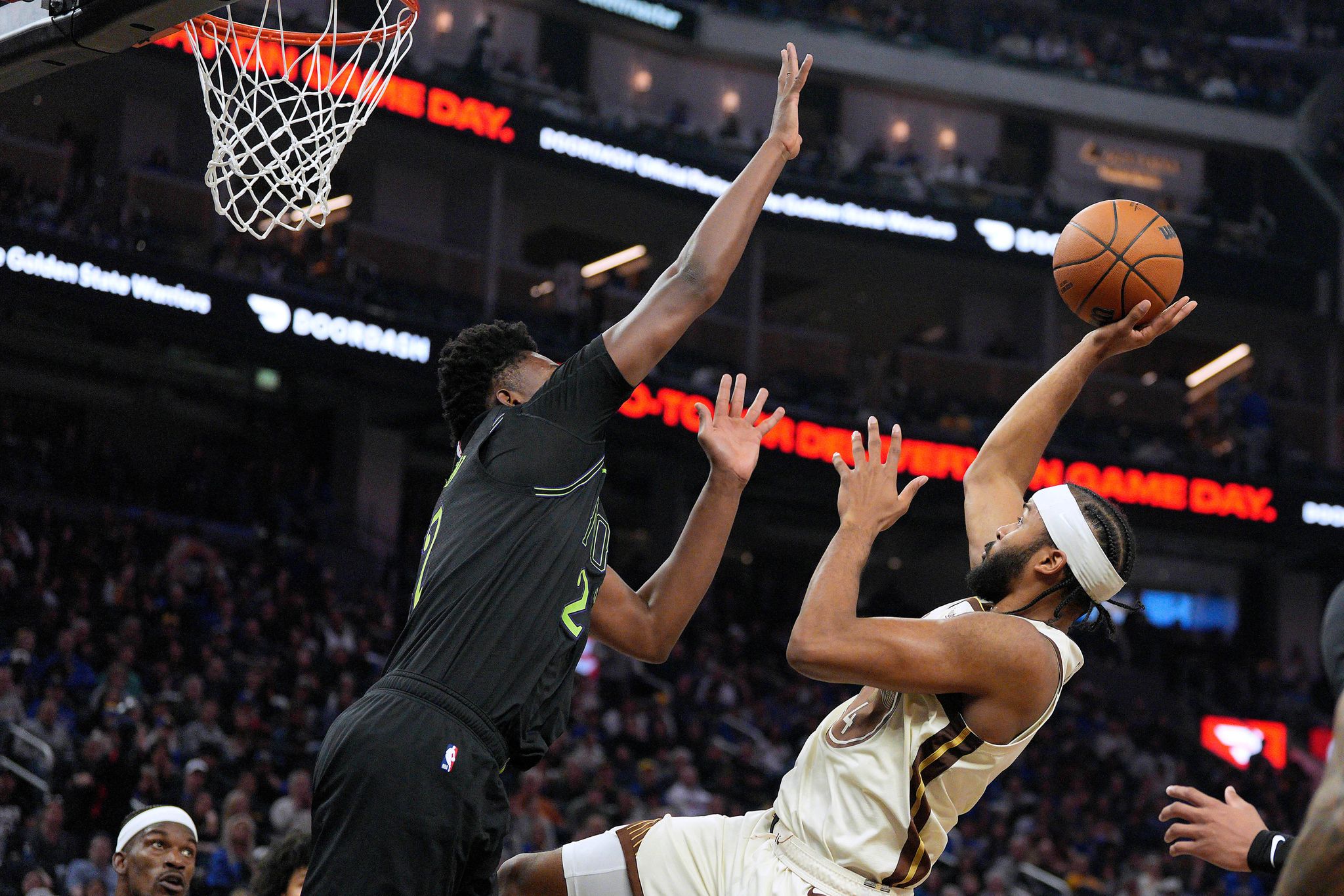 Butler leads Curry-less Warriors past Pelicans, 104-96