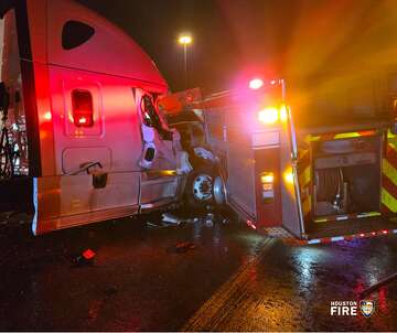 Four Houston firefighters injured in 18-wheeler crash on U.S. 59