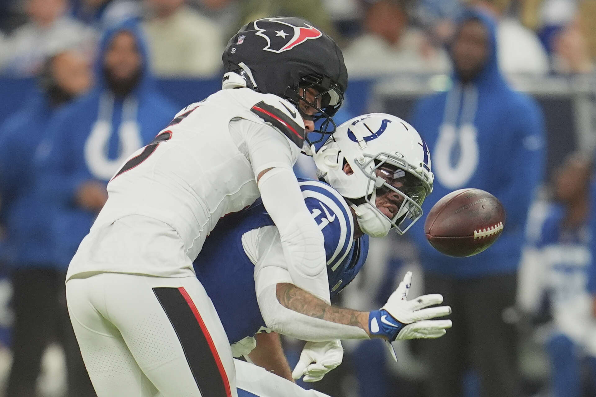 Texans defender becomes first on team to wear Guardian Cap