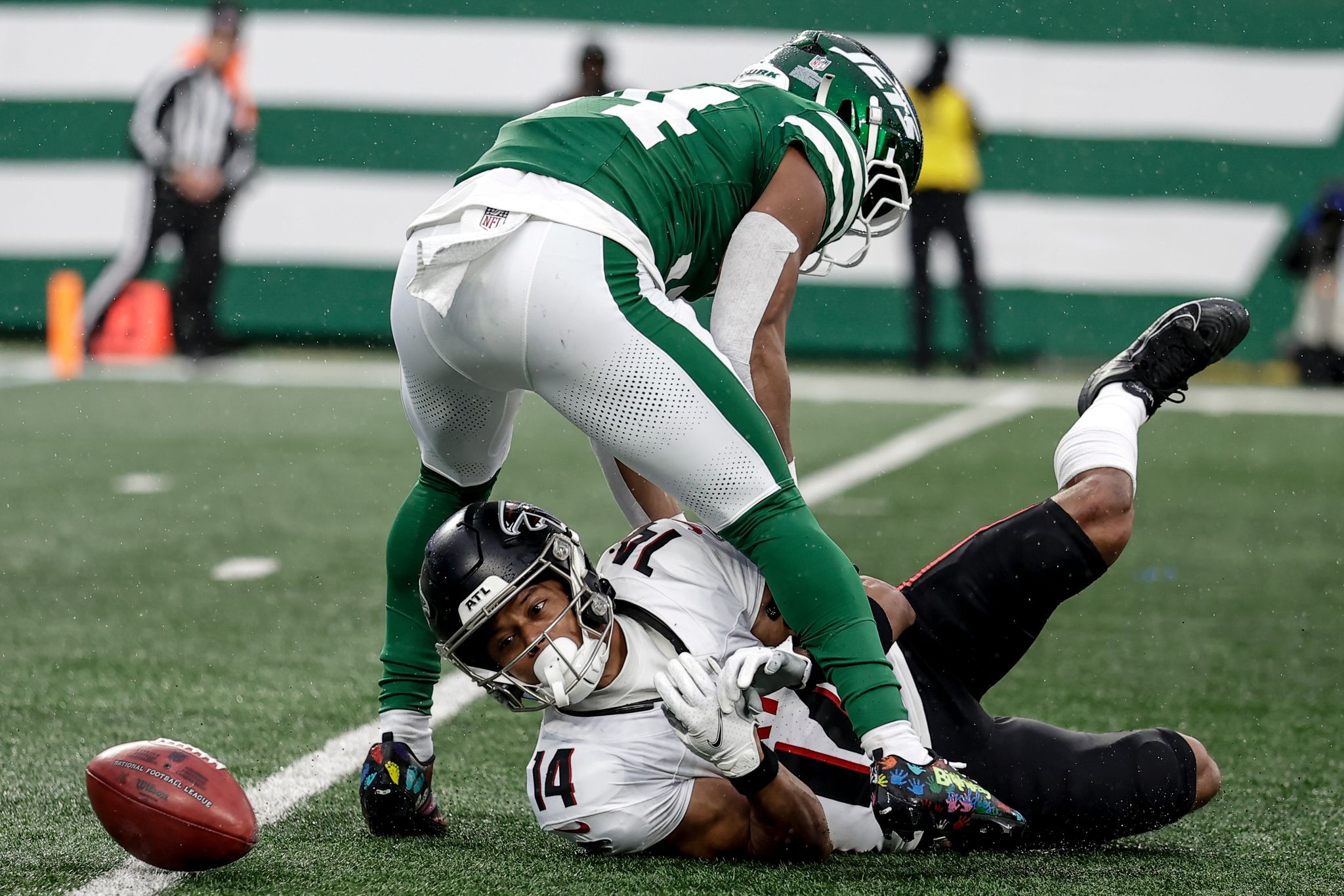 Bijan Robinson shines again, but Falcons' special teams falter in loss ...