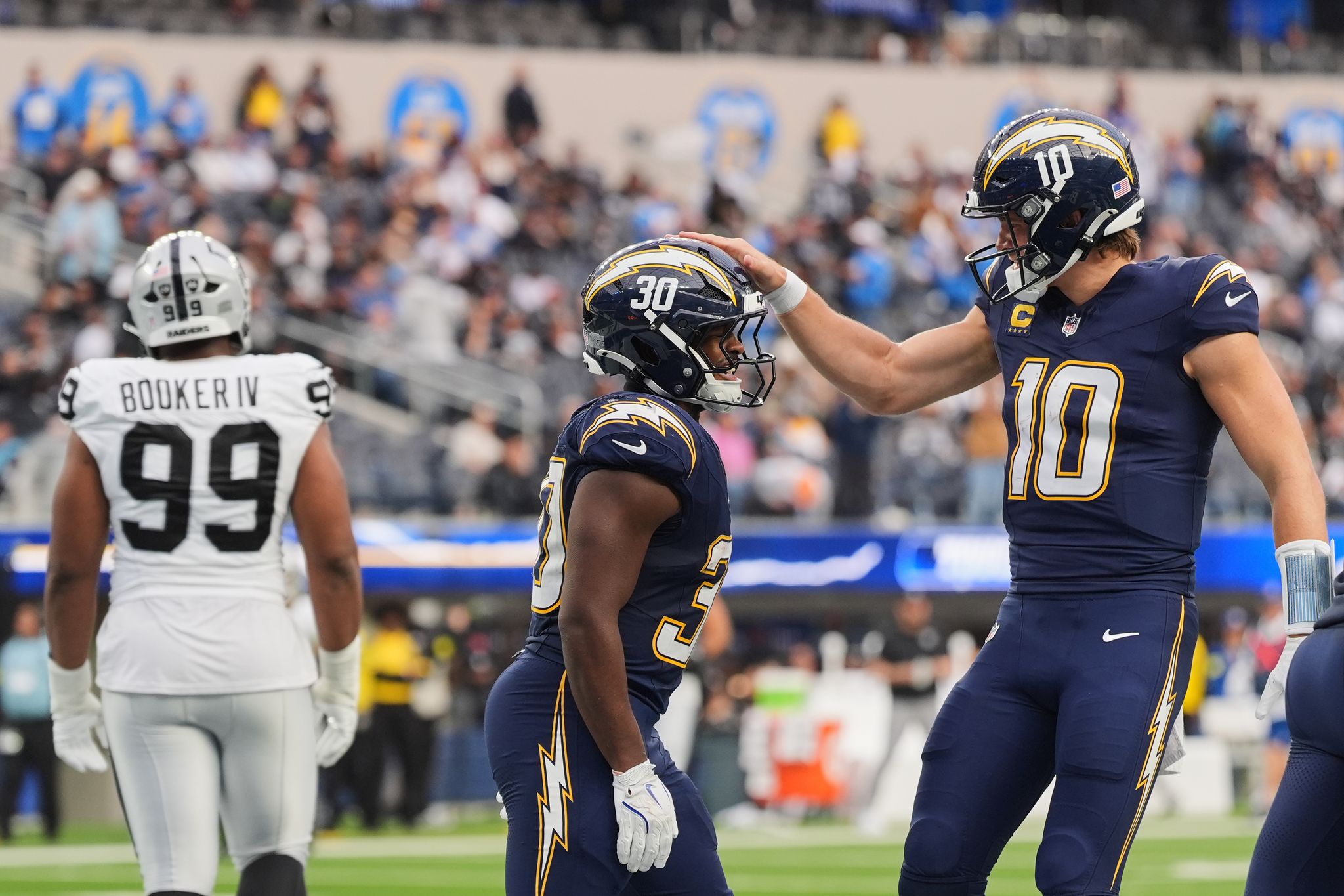 Justin Herbert throws 2 TD passes, Chargers send rival Raiders to 6th ...