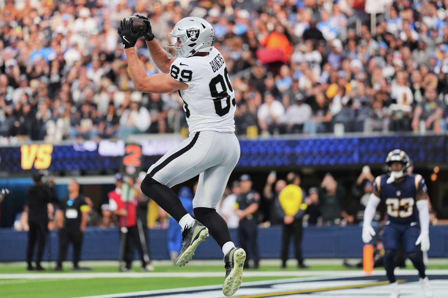 Justin Herbert throws 2 TD passes, Chargers send rival Raiders to 6th ...