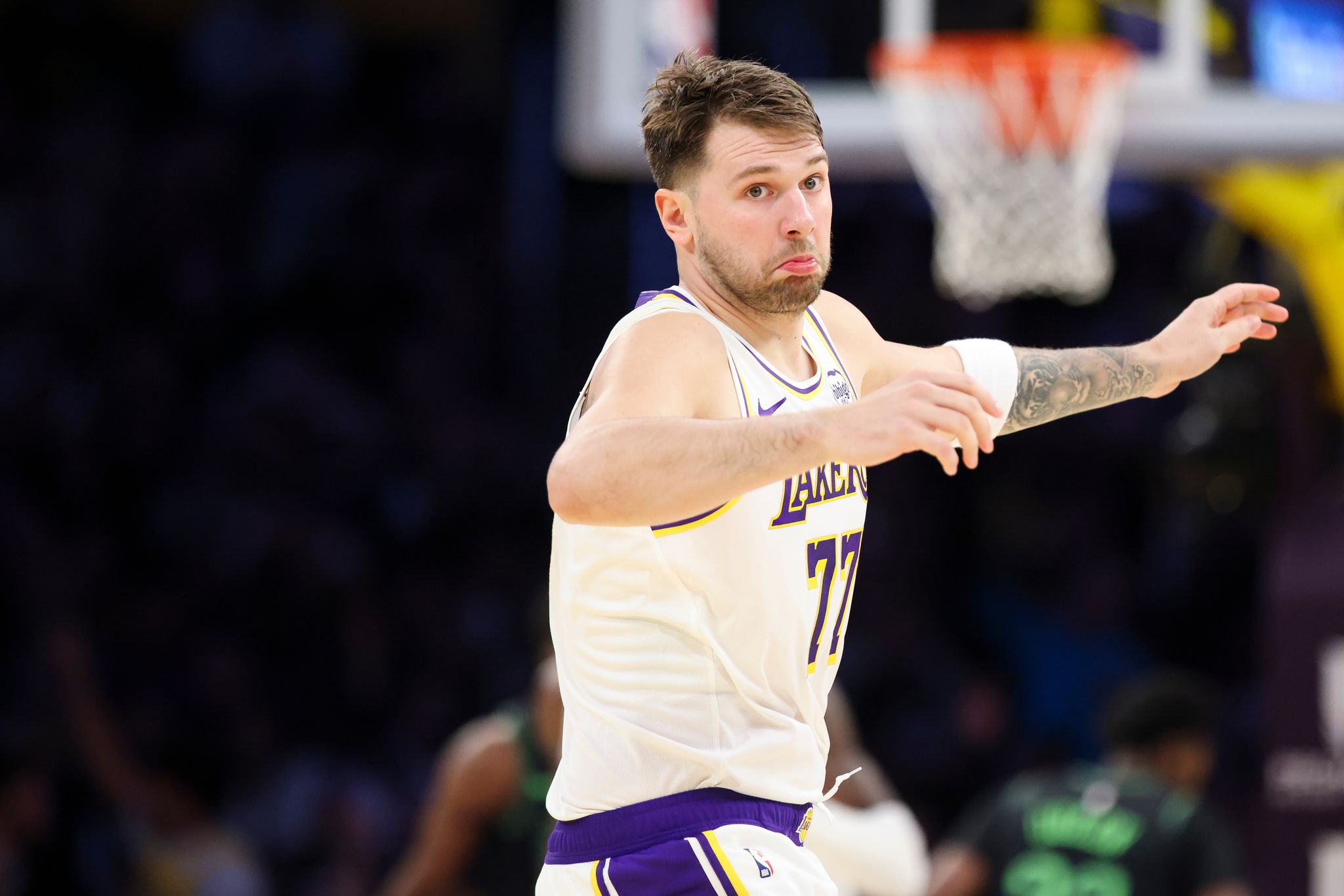 Luka Doncic, Lakers start fast, beat Pelicans 133-121 for 7th straight victory
