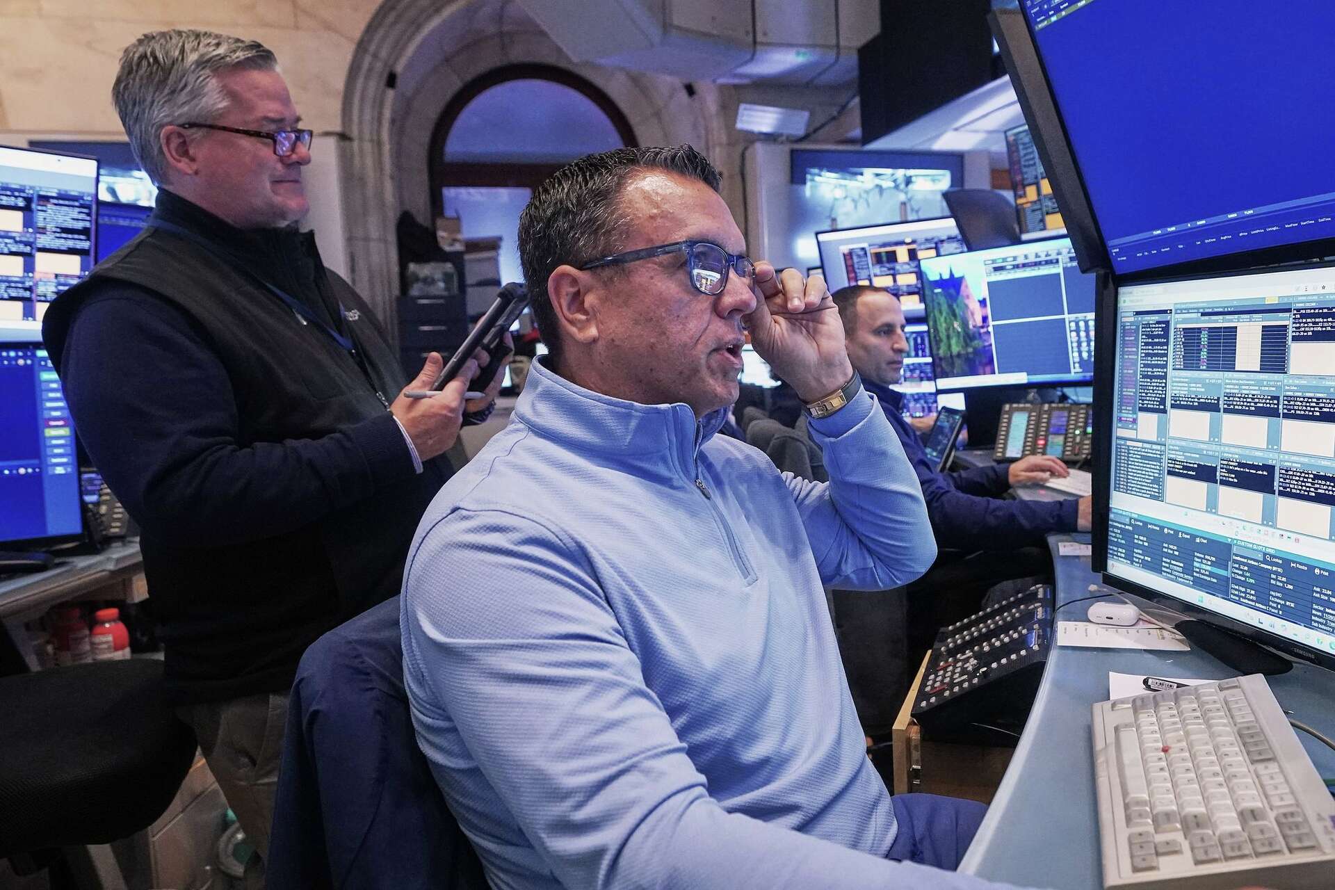 US stocks fall to their first loss in 6 days as bitcoin tumbles