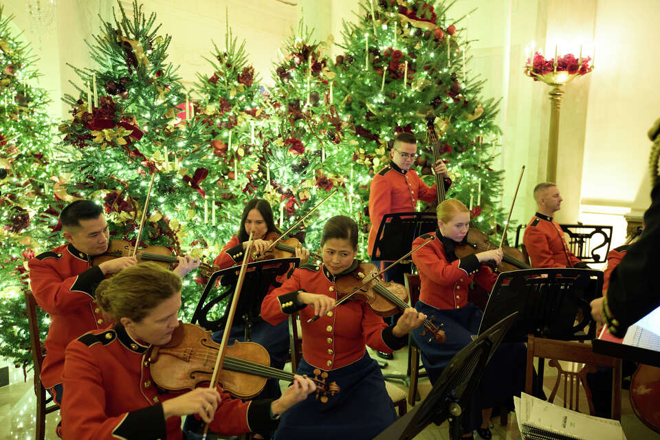 Photos: White House decor scaled back for 2025