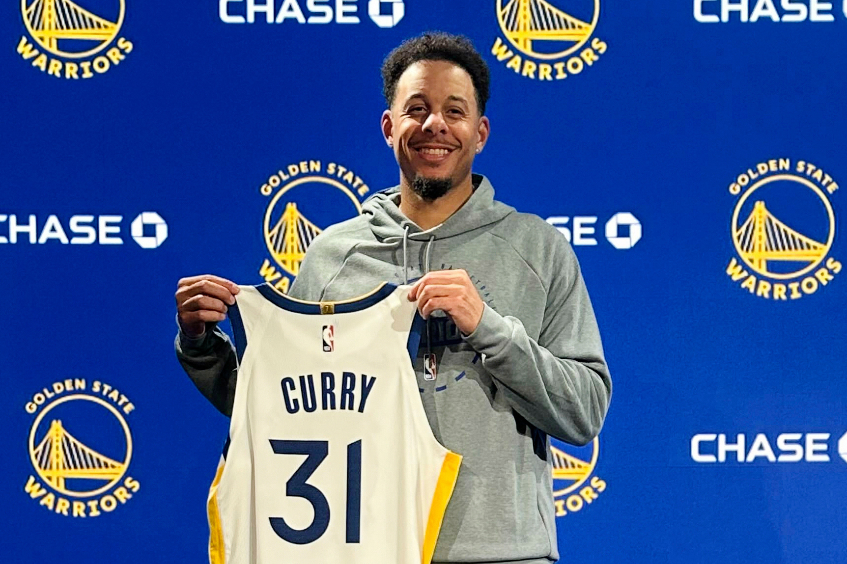 Seth Curry se integra a los Warriors para reunirse con su hermano mayor ...
