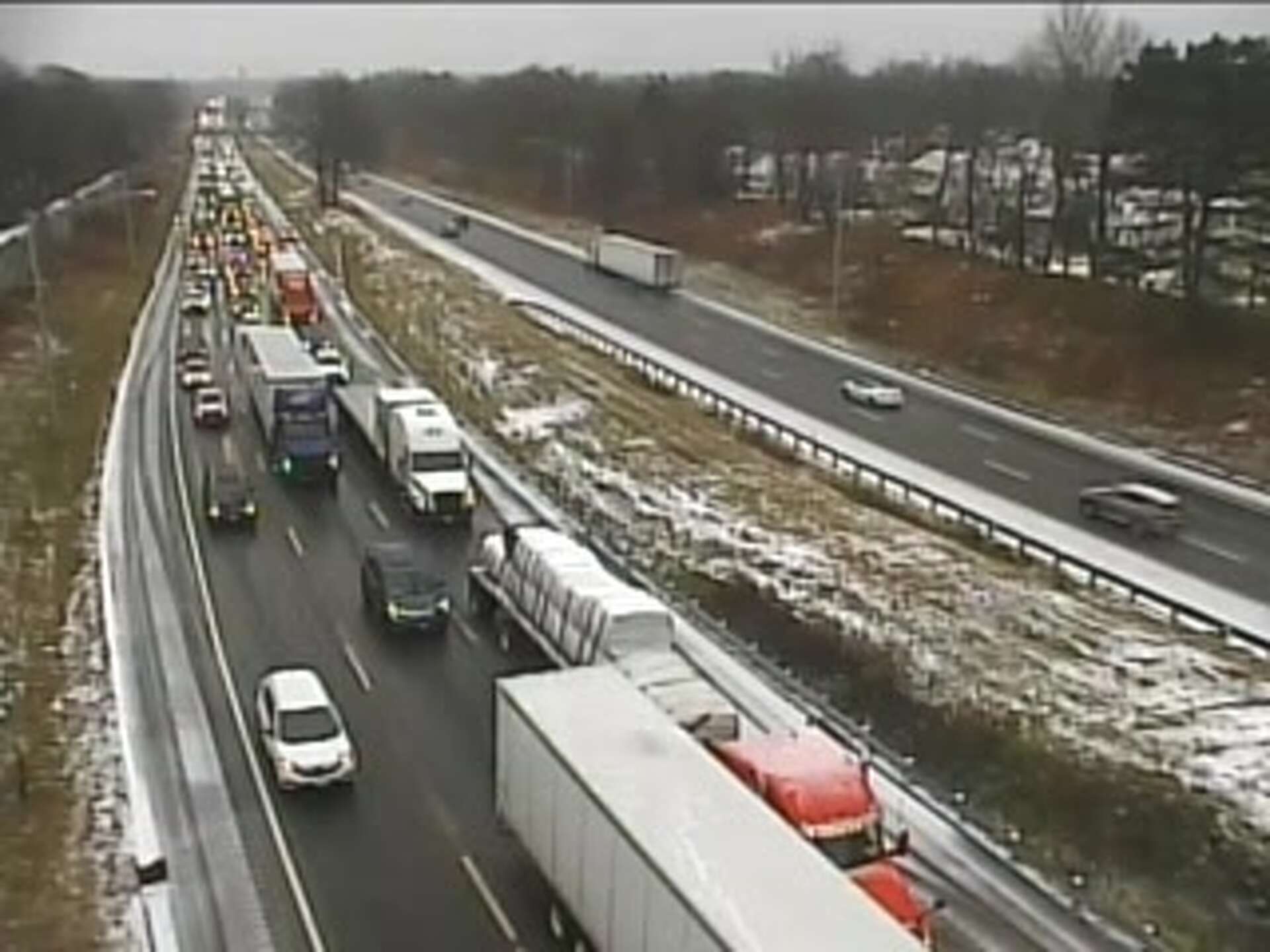I-84 in West Hartford reopens after tractor-trailer rollover: Police