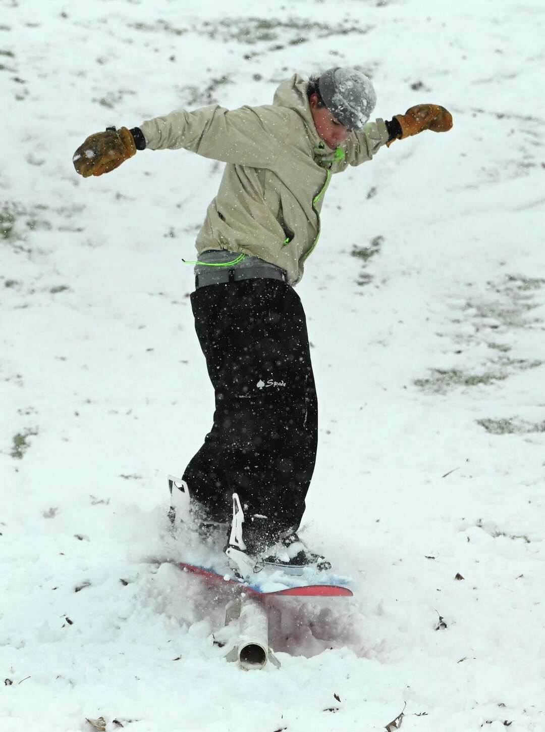 Storm brings snow, commuter crashes on Thruway, Northway