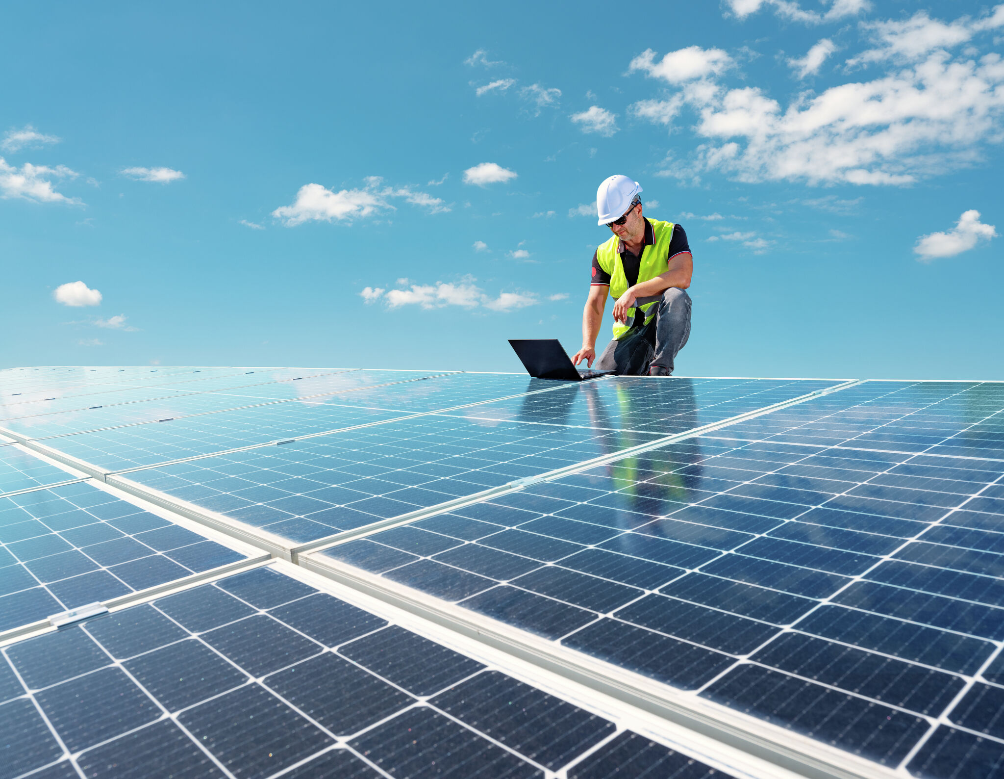 Brock Nelson has 4 points as surging Avs beat Canadiens 7-2