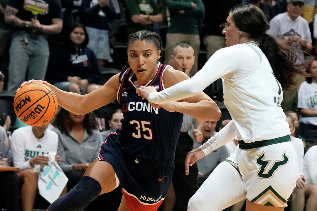 UConn women's basketball rolls past South Florida