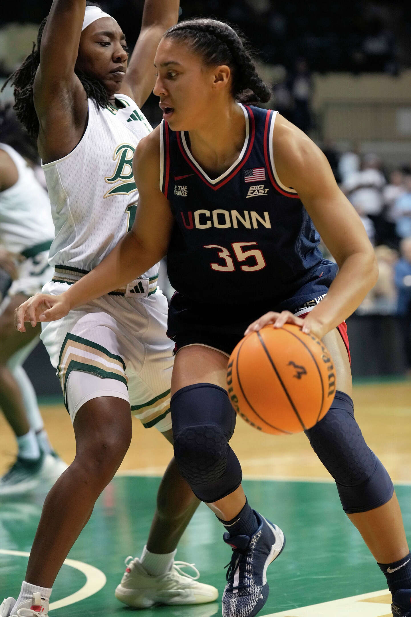 UConn women's basketball rolls past South Florida