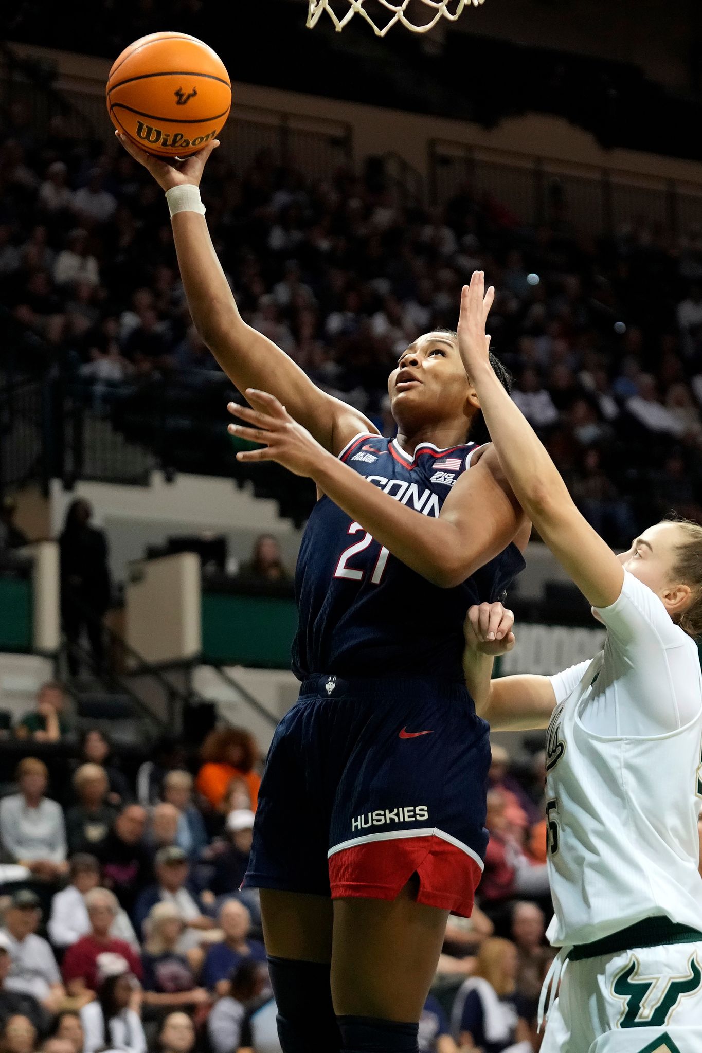 Sarah Strong scores 14 to lead No. 1 UConn over South Florida 85-51