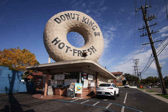 Once a Calif. staple, LA's giant rooftop doughnuts are disappearing