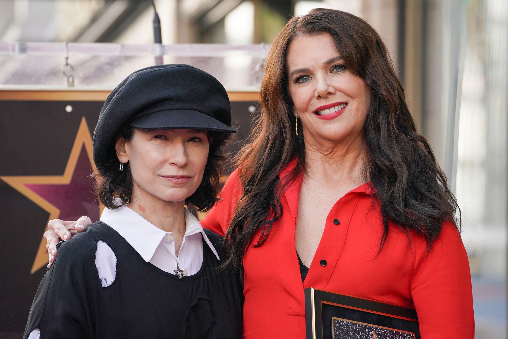 Lauren Graham, Amy Sherman-Palladino to release ‘Gilmore Girls’ book