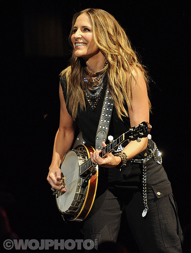 The Chicks' Emily Strayer opening new laundromat/coffee lounge