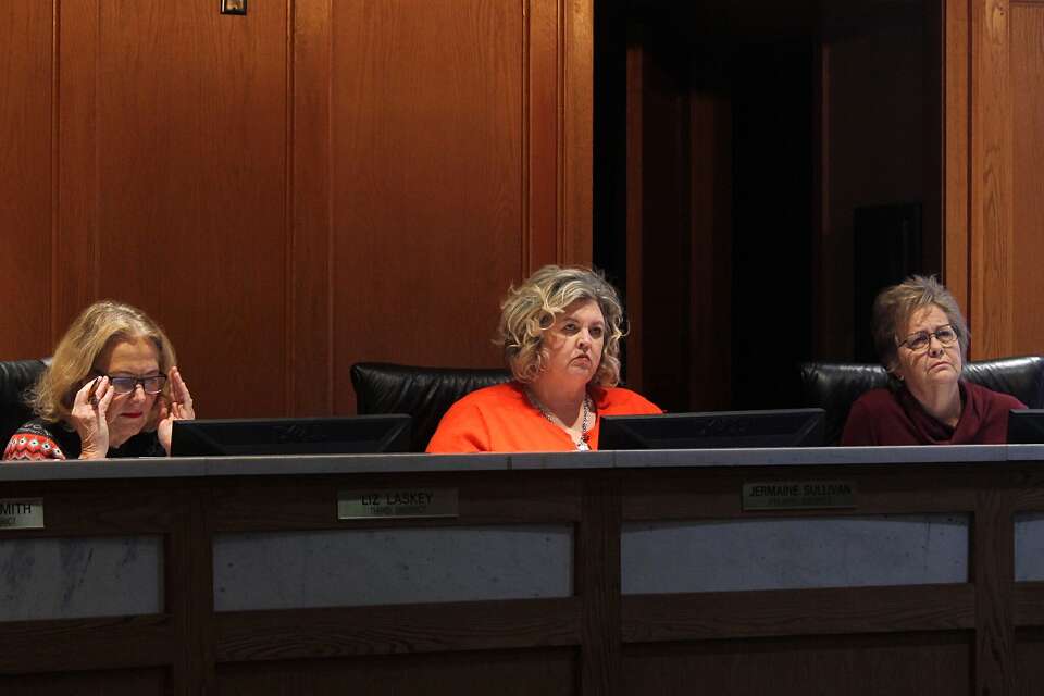 Manistee City Council OKs 4-year lease to house lighthouse volunteers
