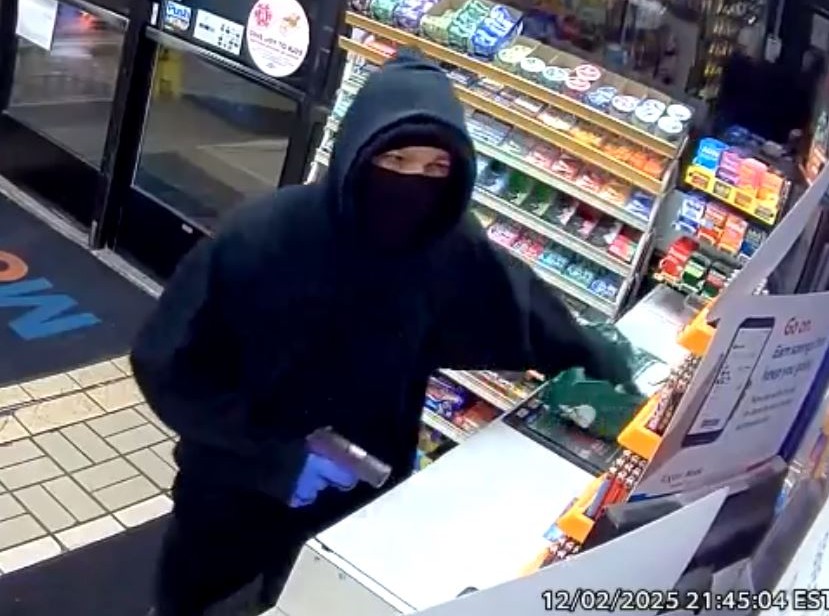 New London police: Man robbed gas station at gunpoint