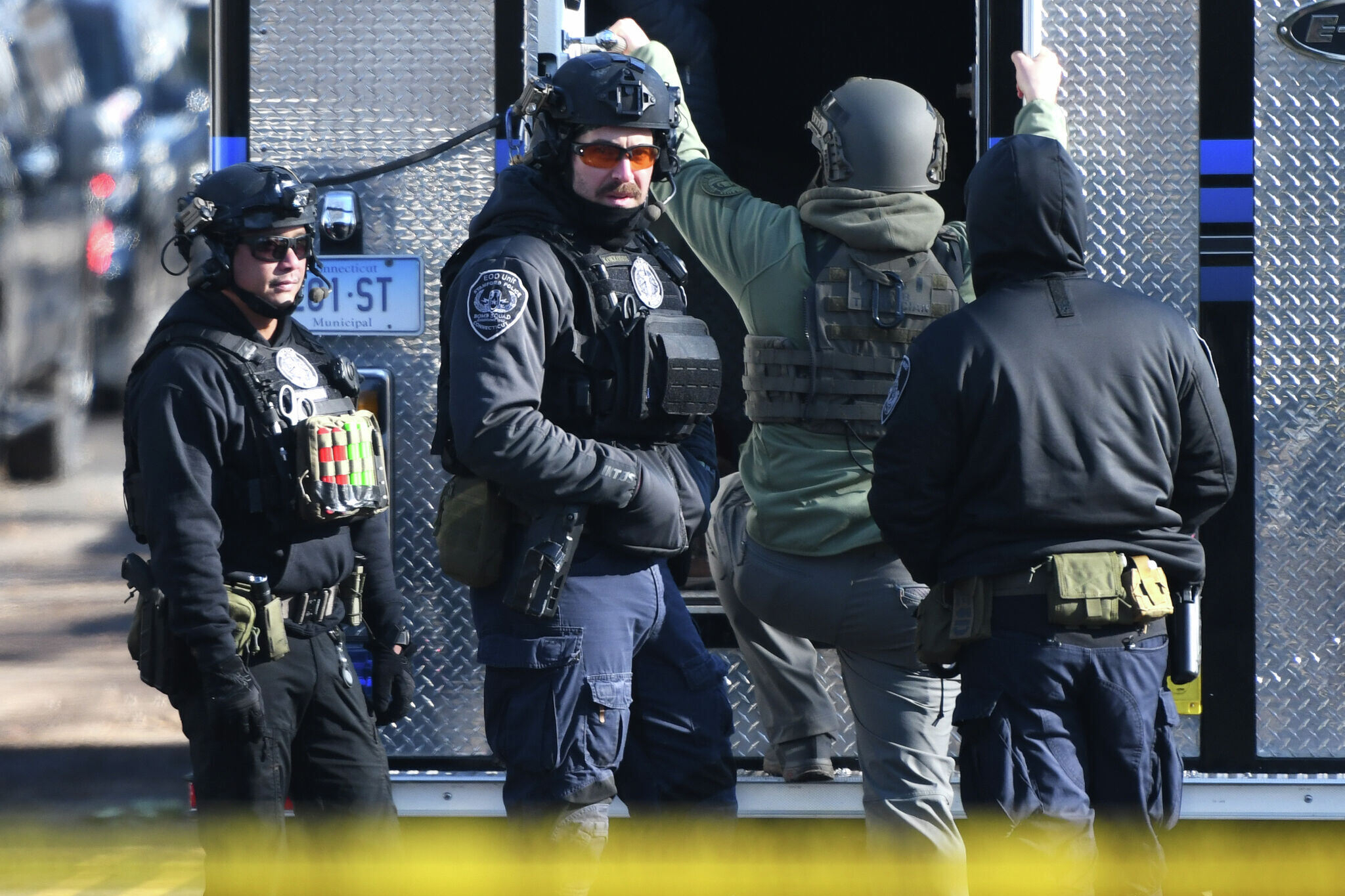 Connecticut police find decomposed body after standoff with man who ...
