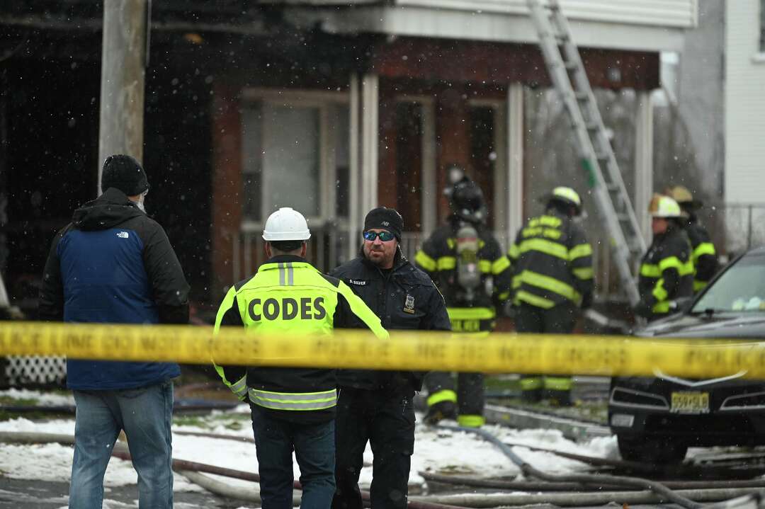 4 people injured, 13 displaced in Albany, NY, house fire