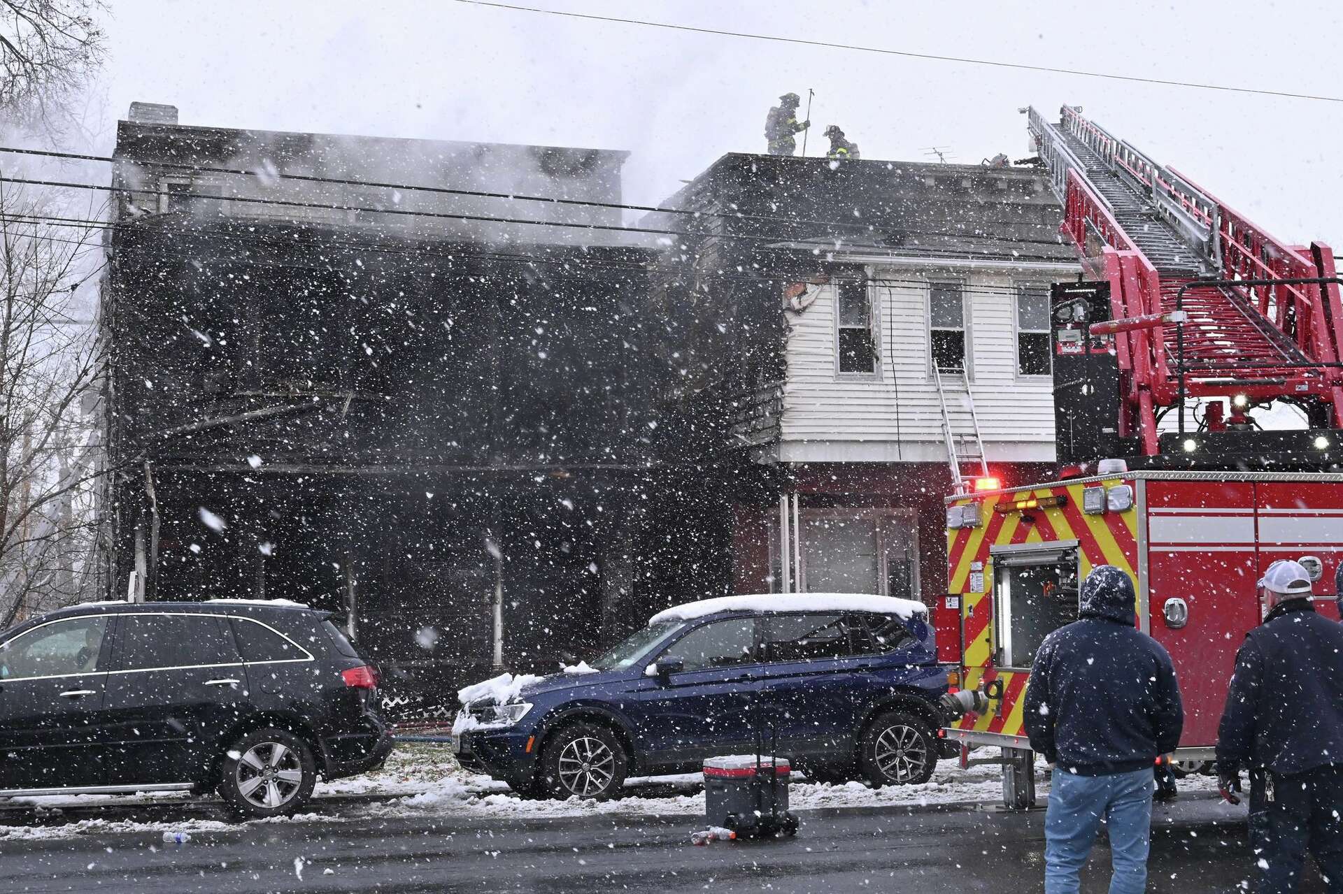4 people injured, 13 displaced in Albany, NY, house fire
