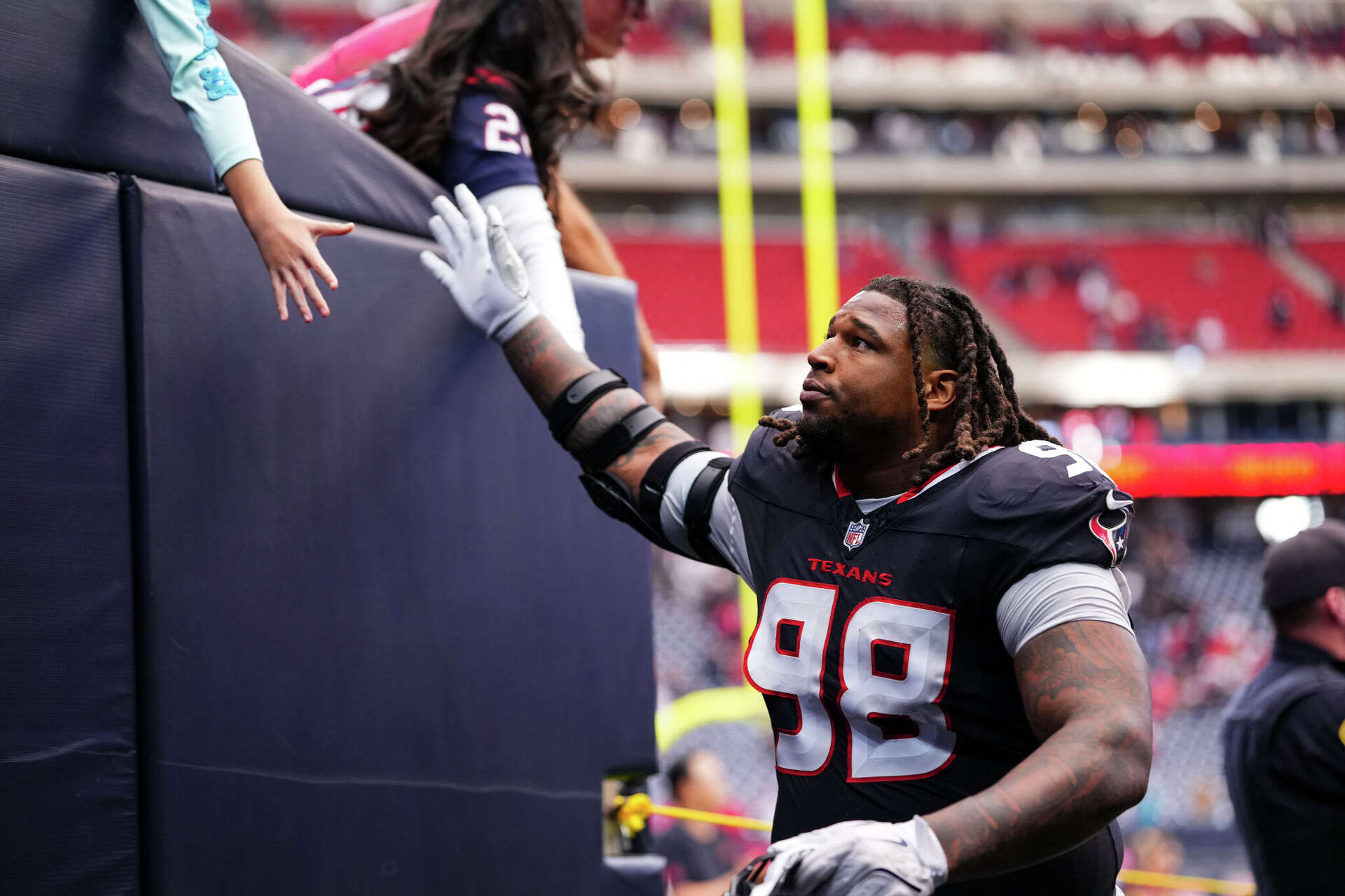 Texans lose key defensive anchor Tim Settle Jr. for rest of season