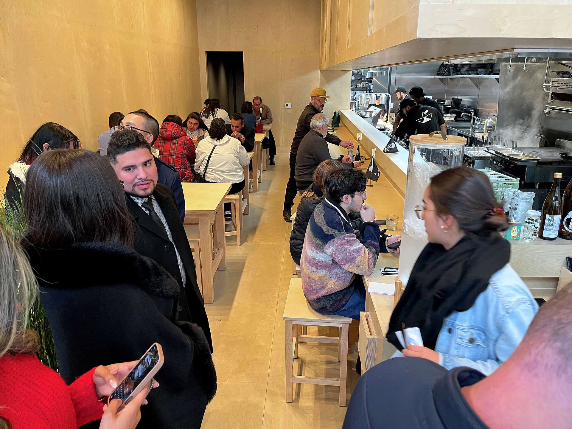Kaedama Battleship draws large lunch crowd for ramen