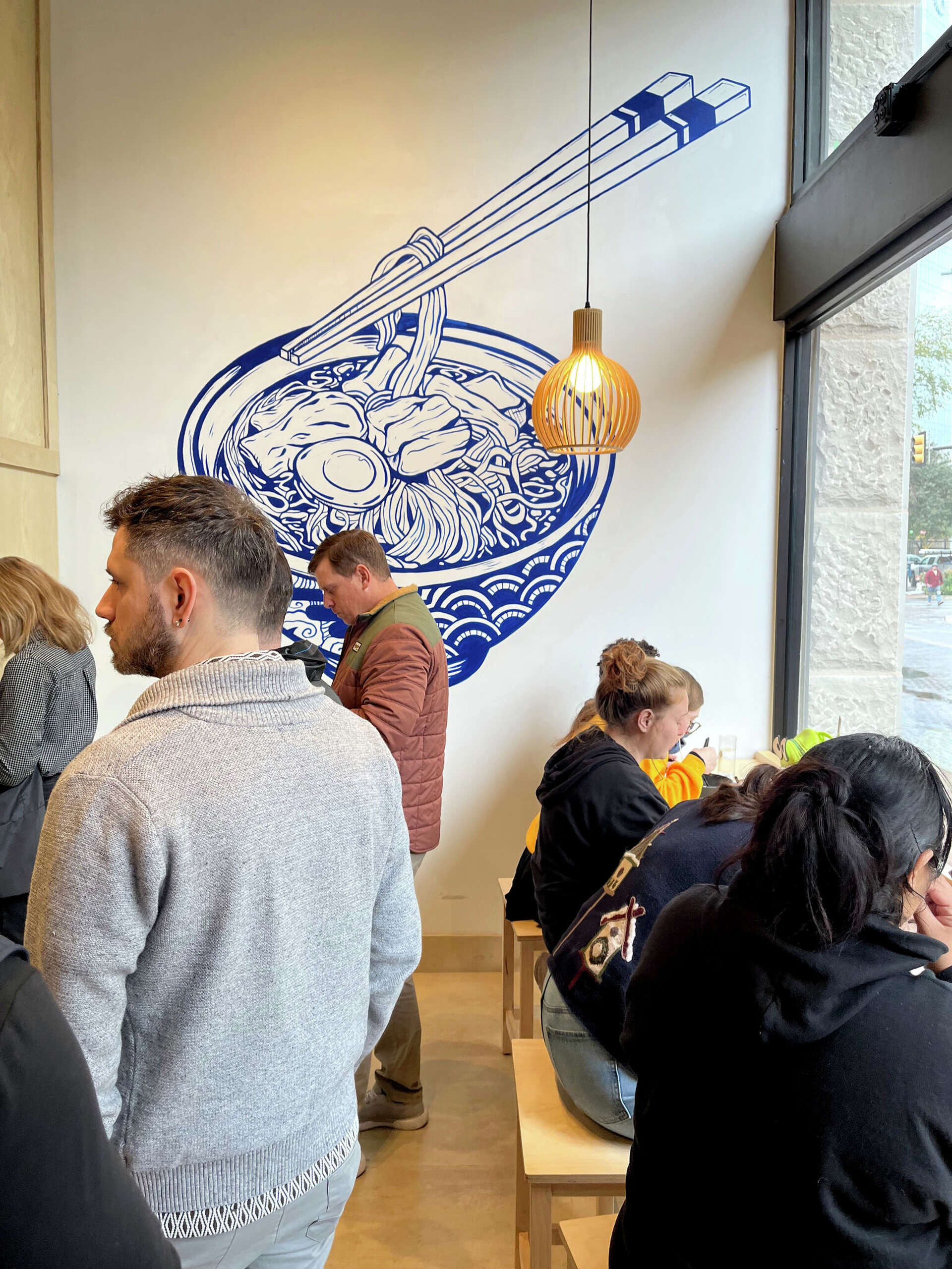 Kaedama Battleship draws large lunch crowd for ramen