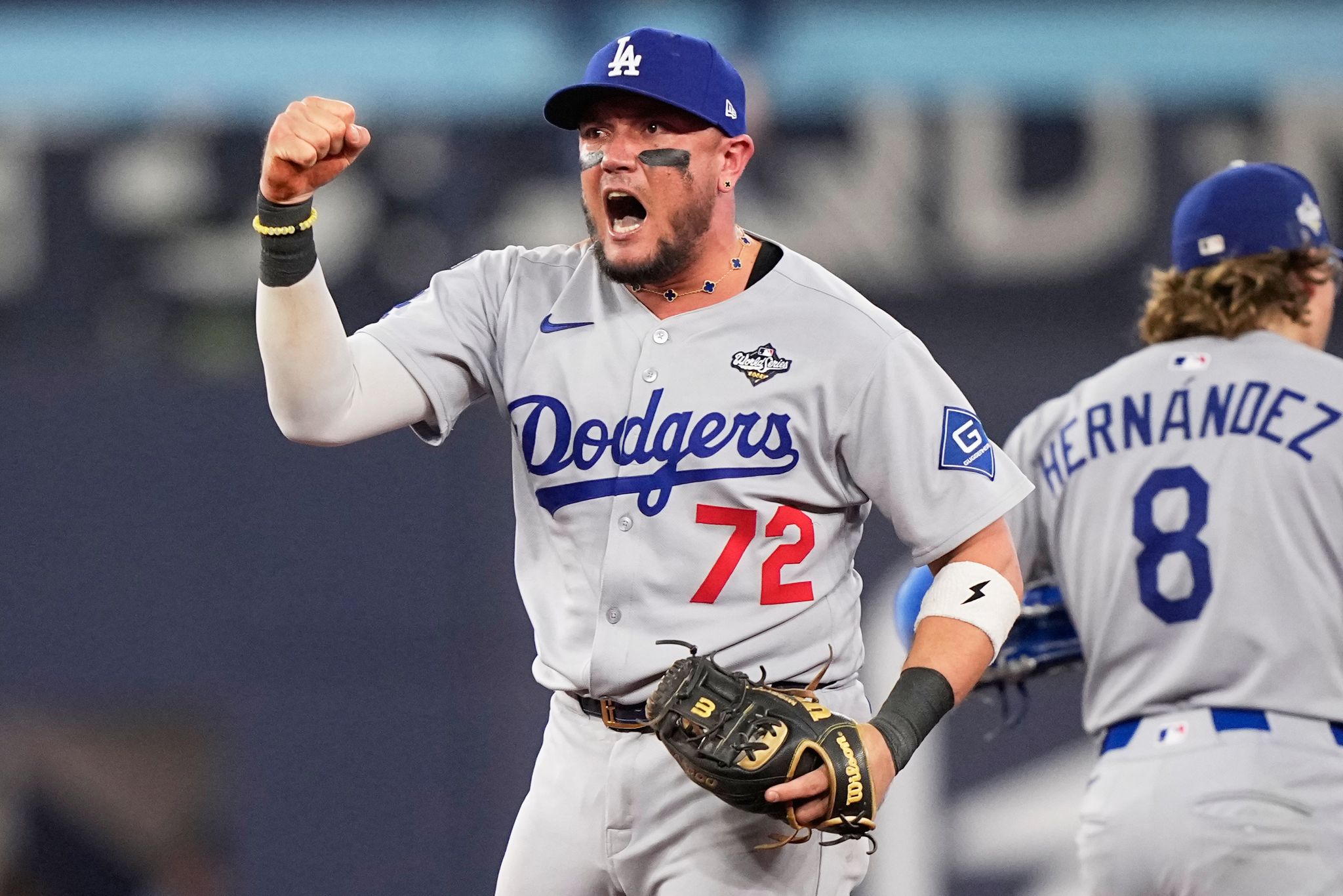 Dodgers re-sign World Series hero Miguel Rojas to 1-year, $5.5 million deal