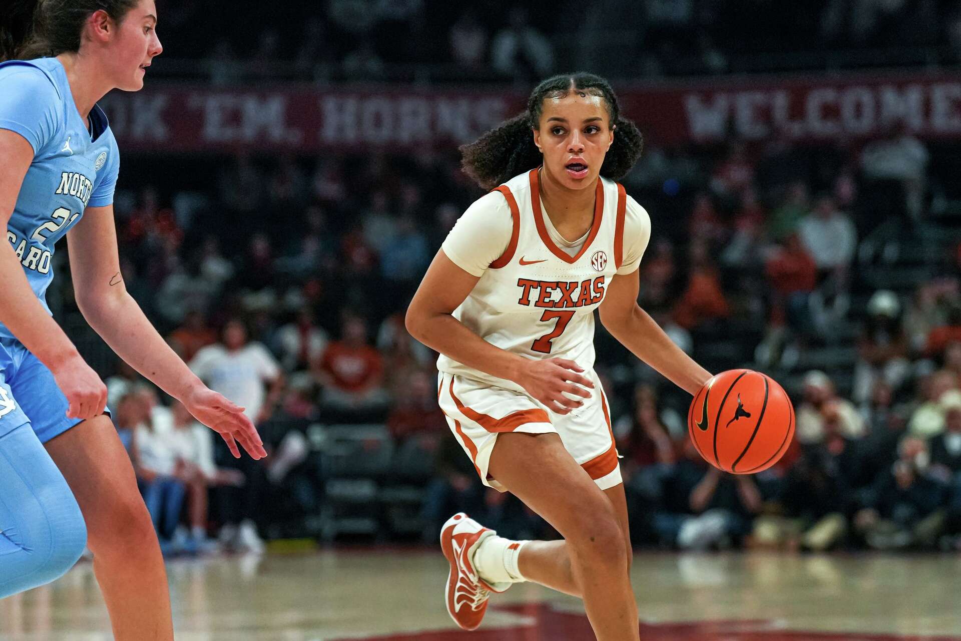 Texas women's basketball beats North Carolina to stay unbeaten