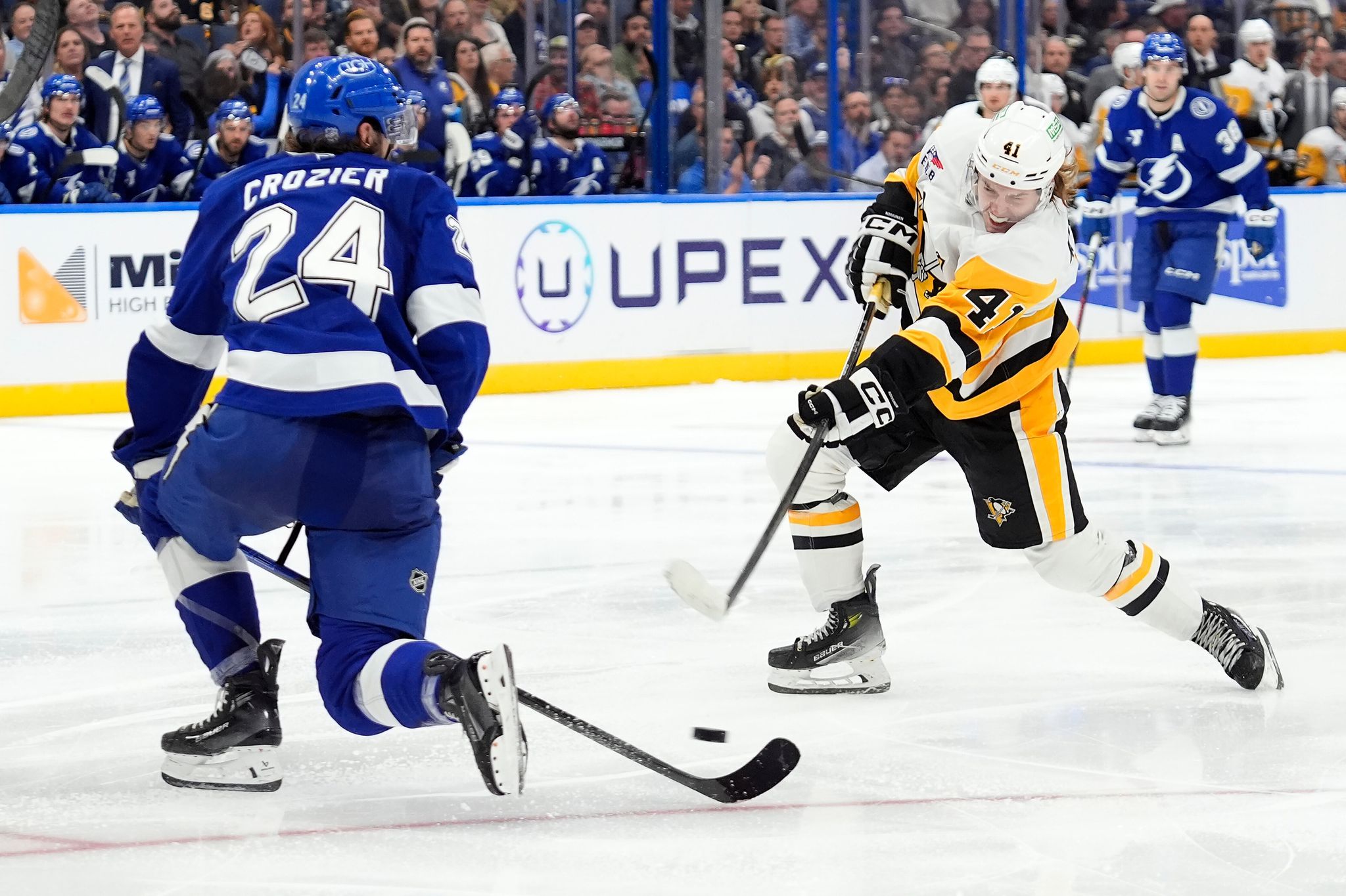 Malkin scores twice as Penguins edge Lightning 4-3