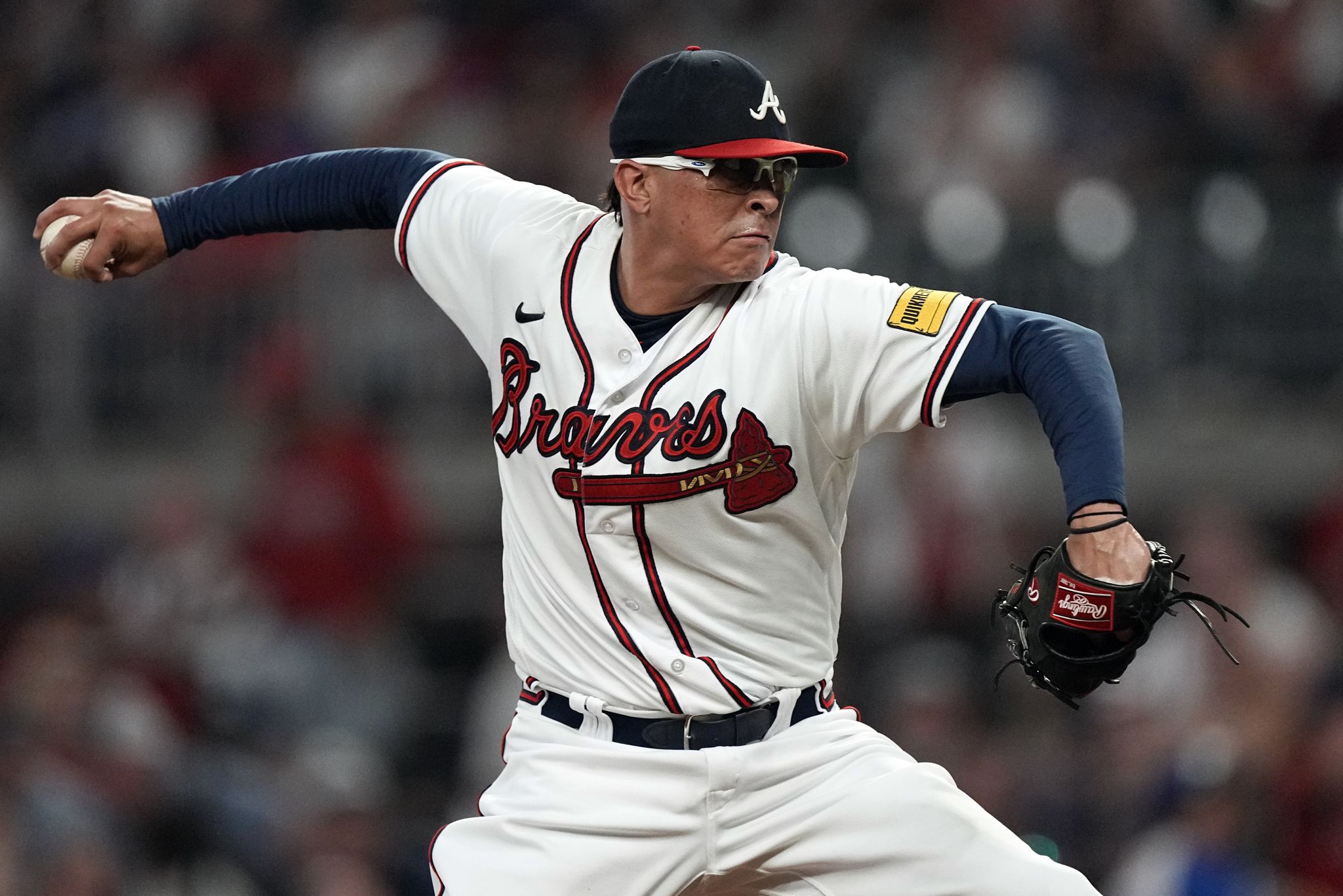 Giants hire longtime big league pitcher Jesse Chavez as bullpen coach