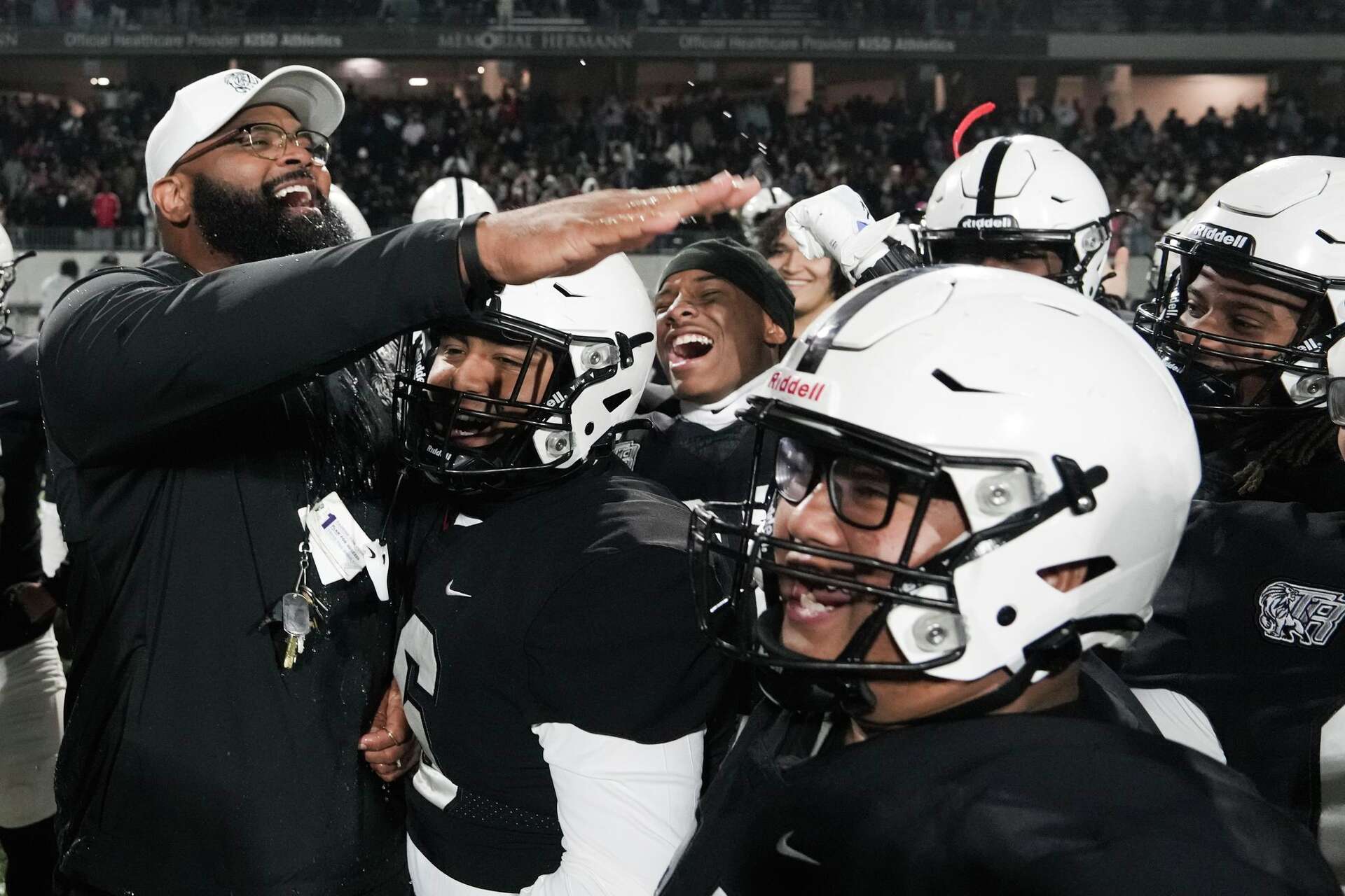 Randle takes down Iowa Colony behind Landen Williams-Callis