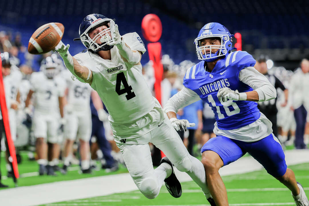 Smithson Valley football blanks Unicorns to reach state semifinals