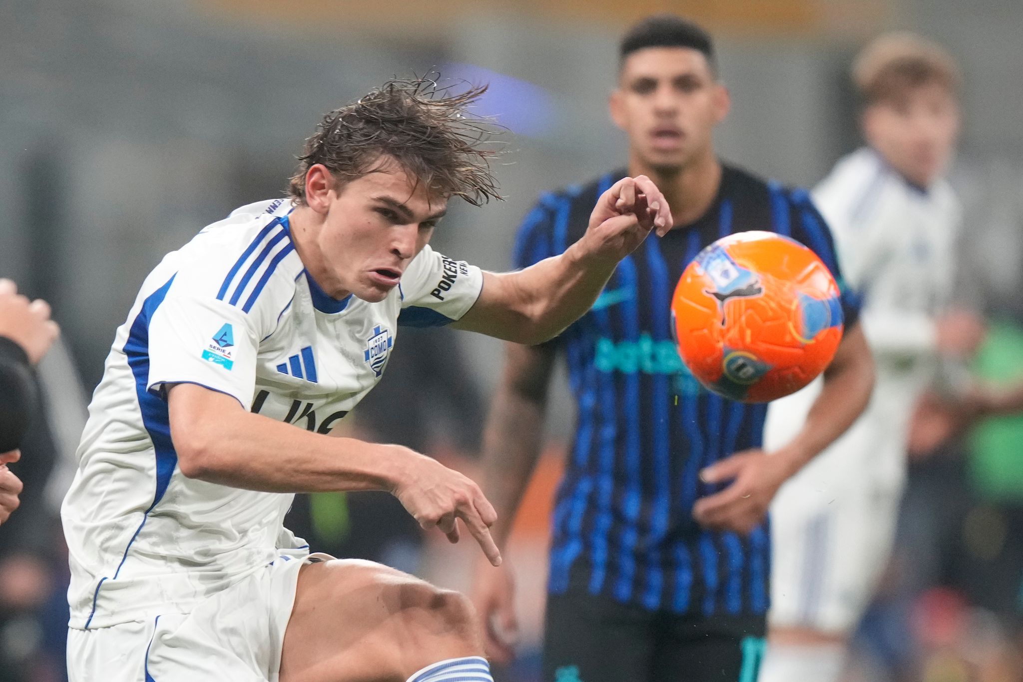 Inter beats Como 4-0 to move atop Serie A. Fiorentina remains winless