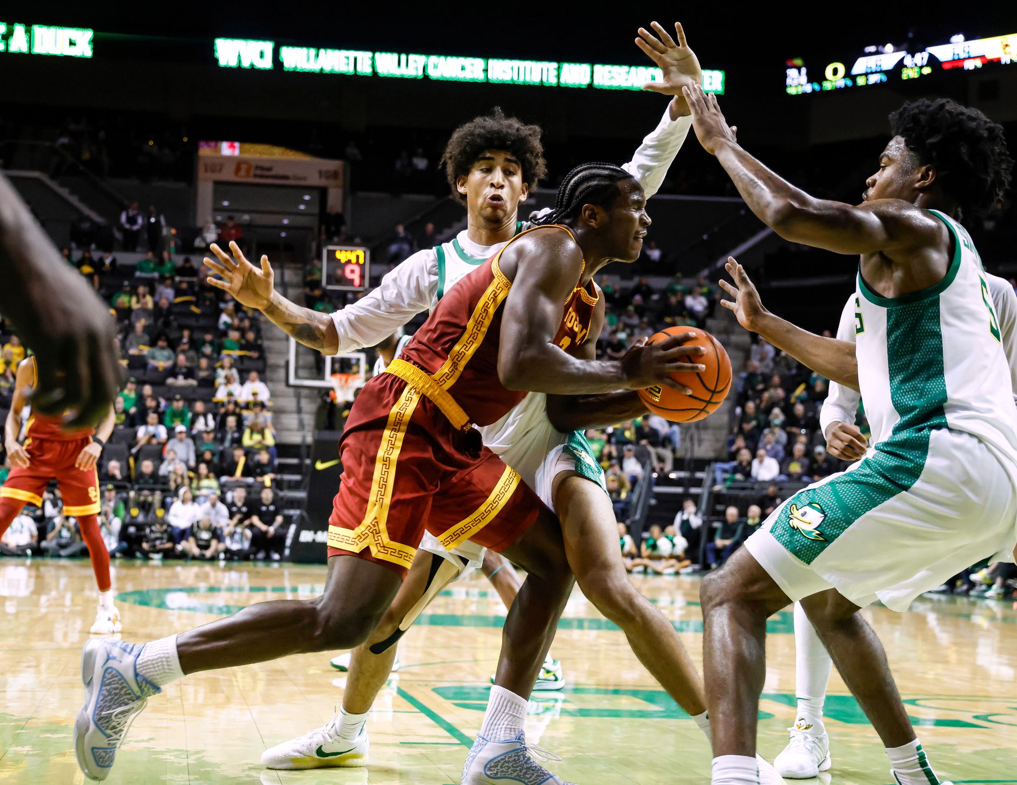 USC guard Amarion Dickerson sidelined for 3 to 4 months with hip injury