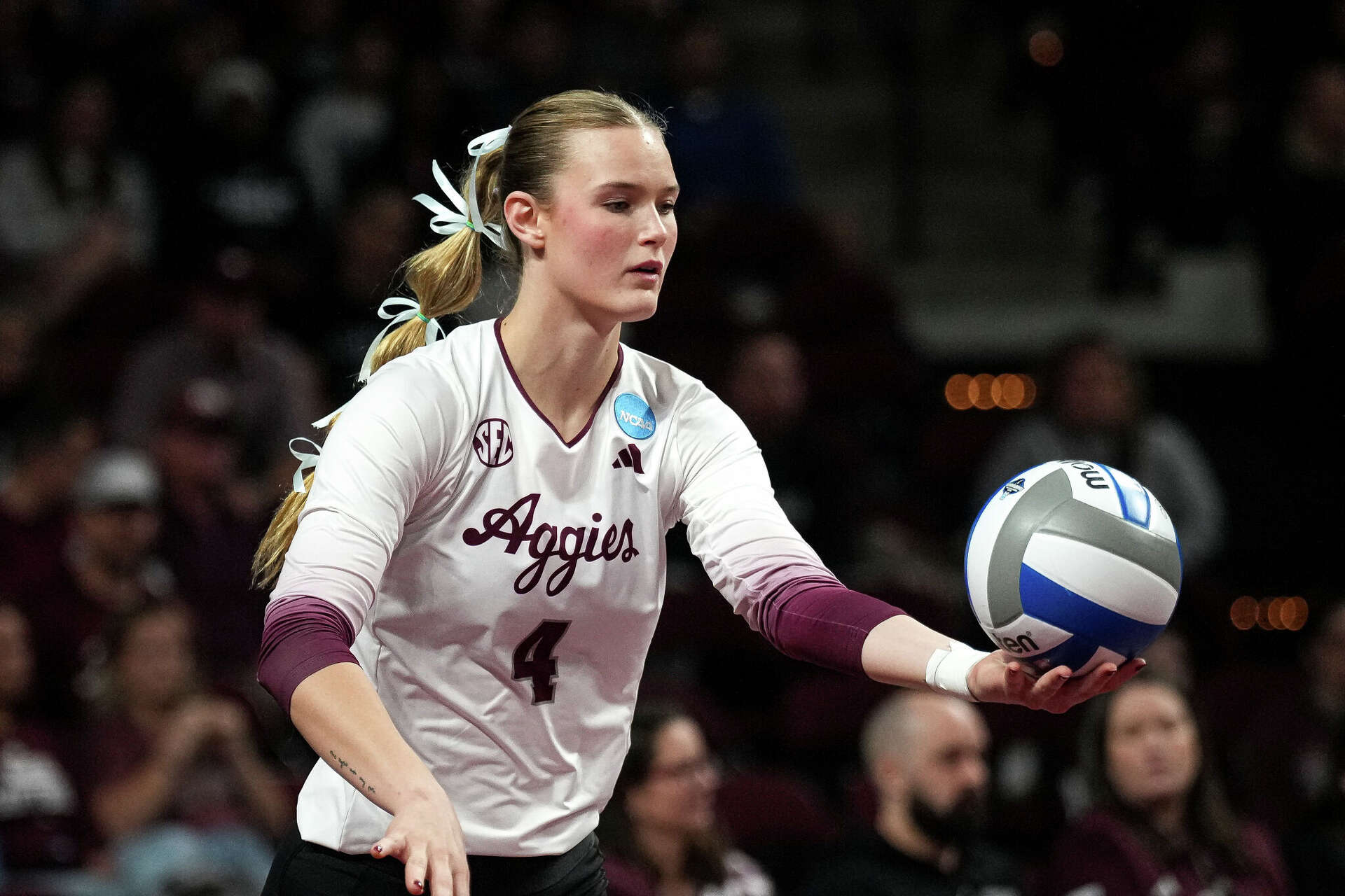 Texas A&M volleyball: Aggies upset Louisville, move to Elite Eight