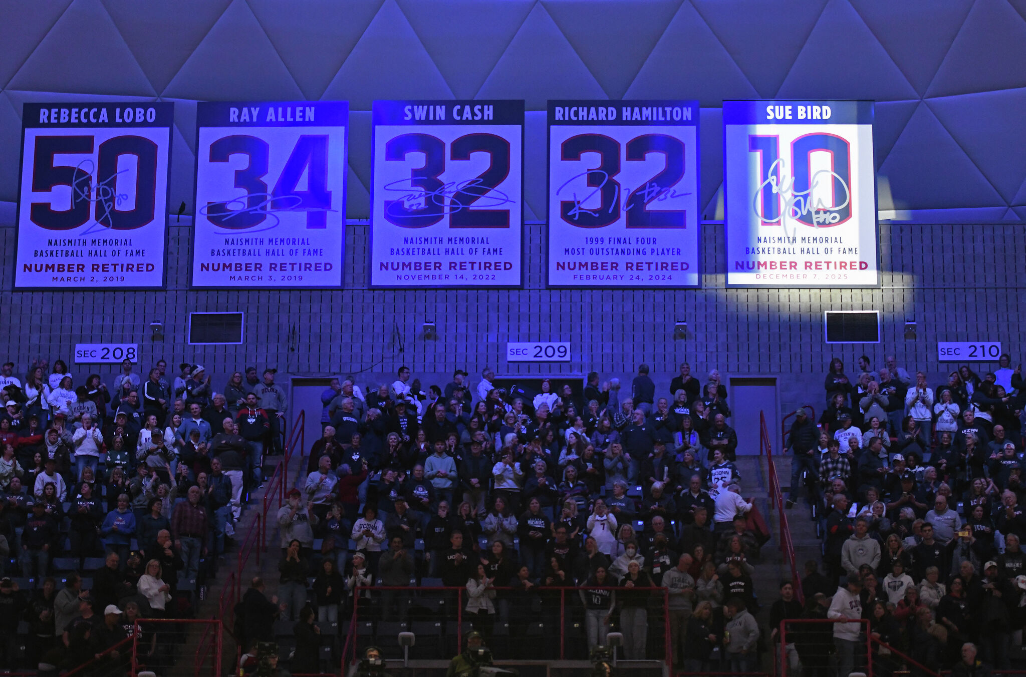 Watch: Sue Bird's No. 10 jersey retired by UConn at Gampel Pavilion