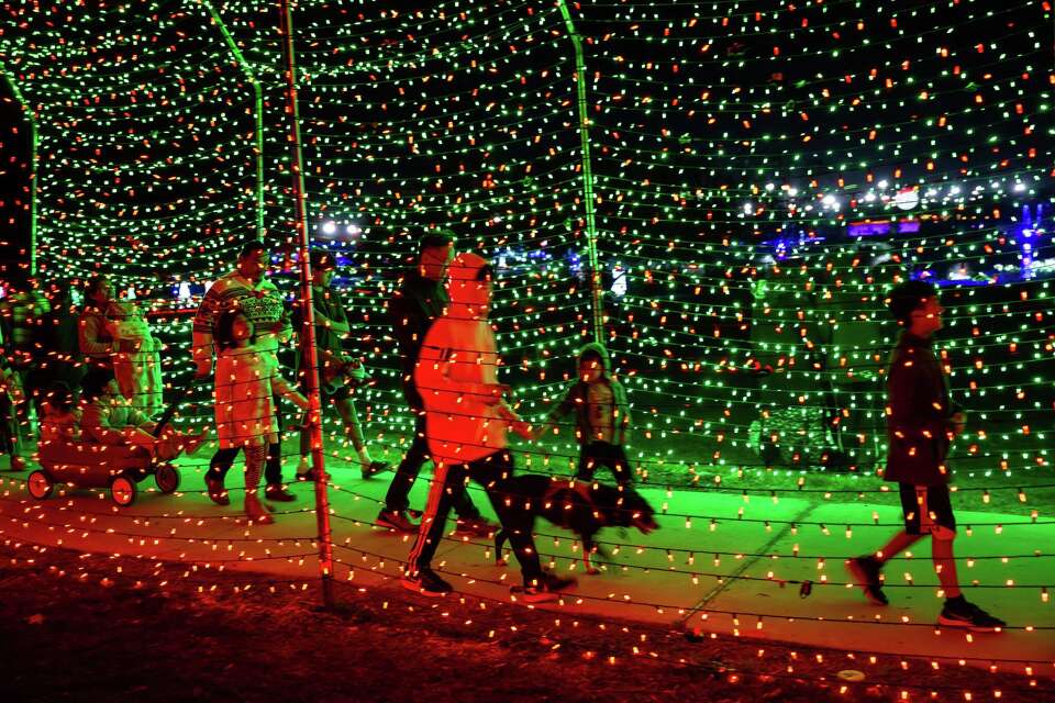Round Rock gathers to Light Up the Lake
