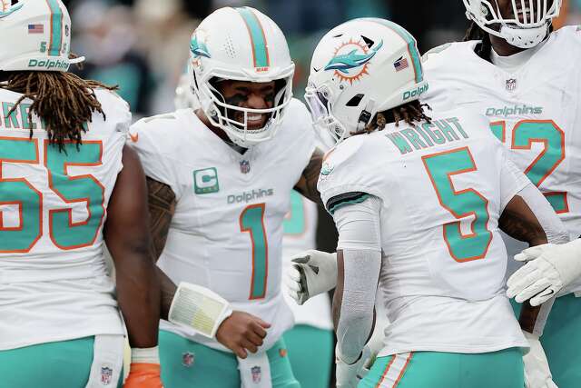 Tagovailoa wins in cold, leads Dolphins to 4th straight victory 34-10 ...