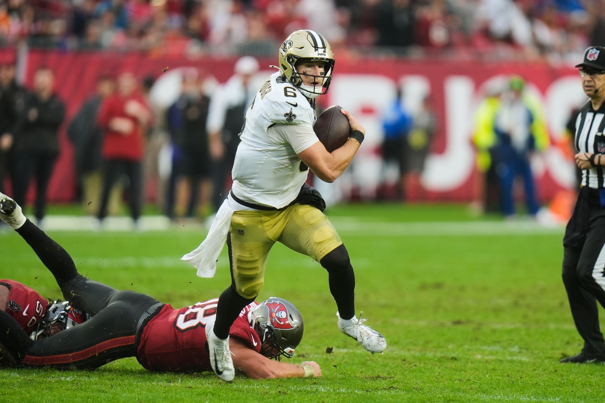 Rookie QB Tyler Shough's 2 TD runs lead Saints to a 24-20 upset of ...